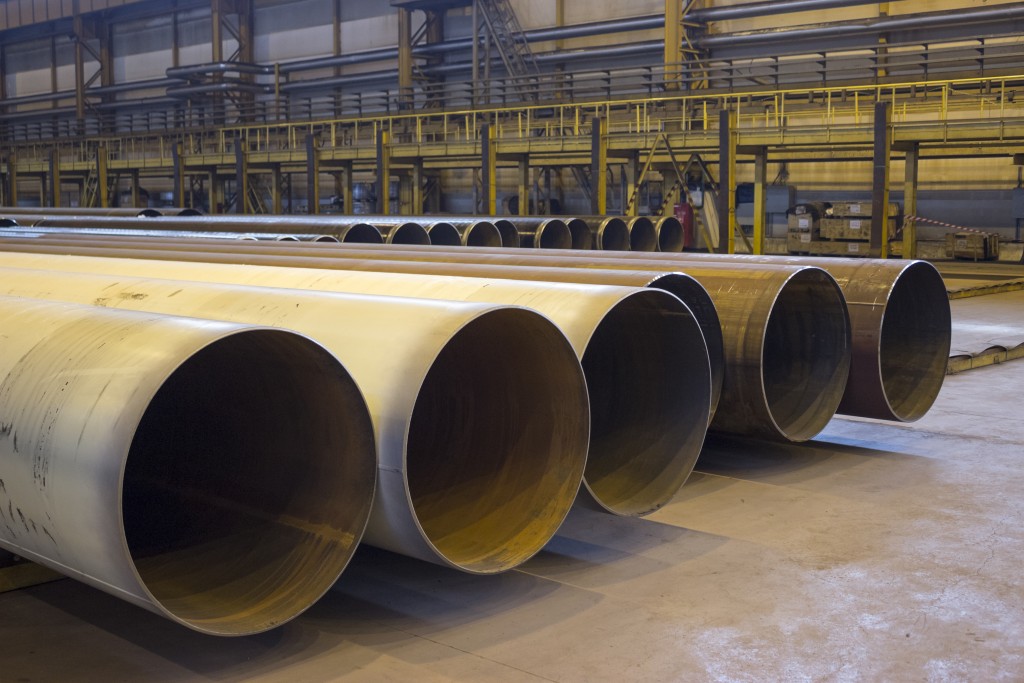 Looking at the Advantages of Ferrometallic Pipes | Boots On the Roof